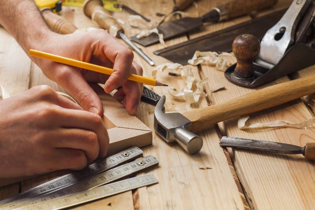 Conseils pour bien choisir son artisan menuisier - Ze News Conseils pour bien choisir son artisan menuisier - Ze News
